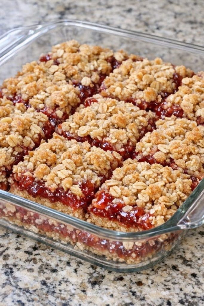 Strawberry Crumble Bars – Yum Recipes